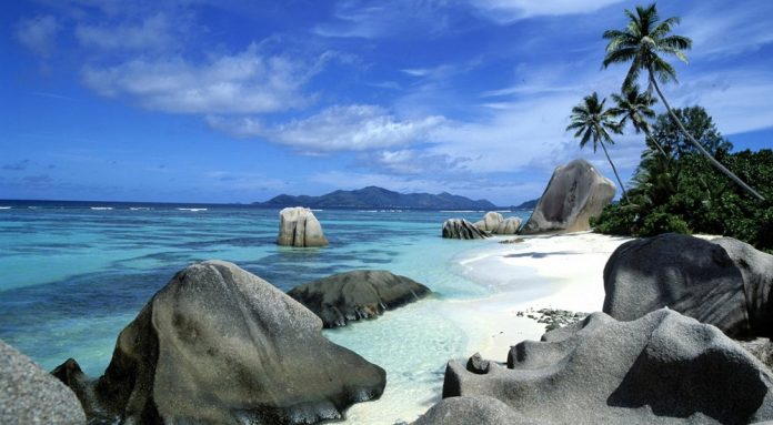 Top 5 Beaches That Have Bright And Clear Blue Waters